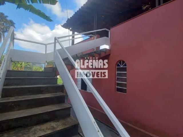 Casa de sítio com dois quartos no Solar do Madeira / Contagem