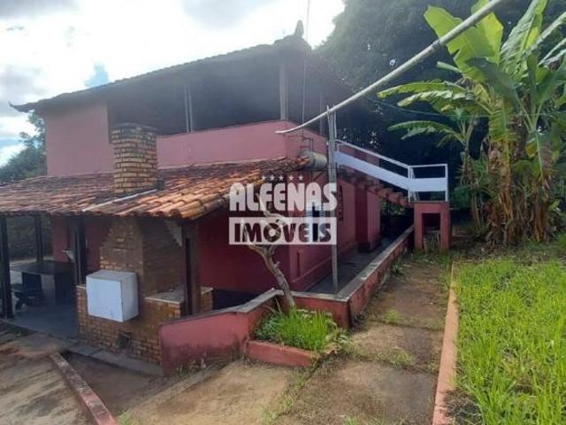 Casa de sítio com dois quartos no Solar do Madeira / Contagem