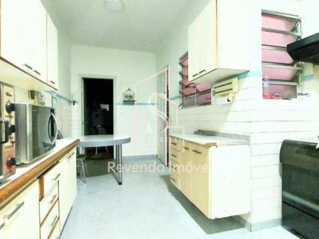 CASA DE TÉRREA DE 225M², COM 3 DORM SENDO 1 SUÍTE, 1 SALA, E 3 BANHEIROS, À VEND