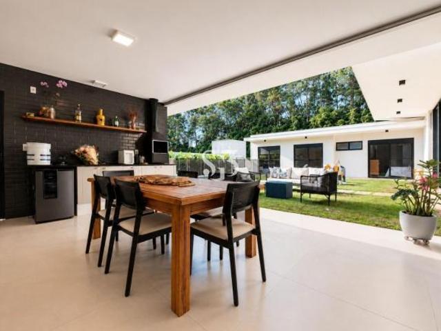 Casa de térrea luxo em Vinhedo SP: Venda e locação com mobília!