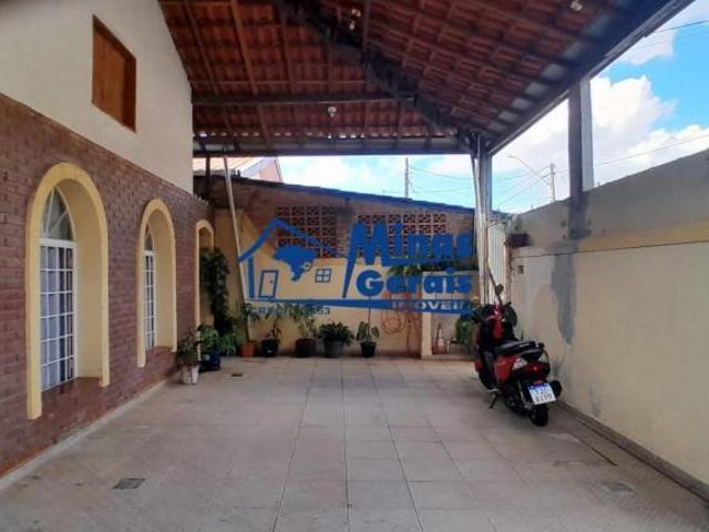 CASA DE TERRENO INTEIRO, PARA VENDA NO BOSQUE DOS EUCALIPTOS, ZONA SUL DE SÃO JOSÉ DOS CAMPOS!