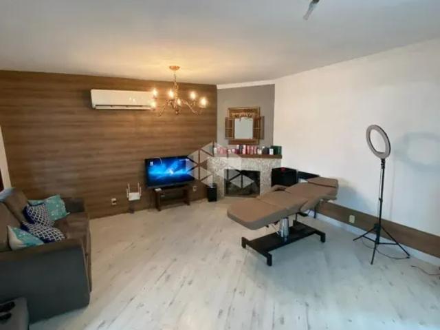 Casa de tres dormitorios no bairro viamopolis