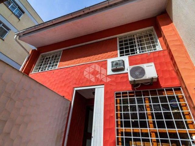 CASA DE TRÊS DORMITÓRIOS NO MELHOR PONTO DO BAIRRO MENINO DEUS