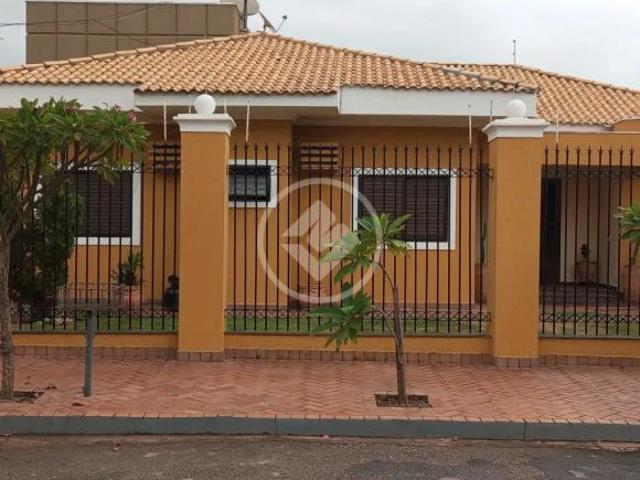 Casa de Três quartos sendo Uma suíte Dois Banheiros Duas Vagas de Garagem Cidade Alta R$900.000,00 C