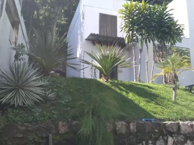 Casa de uso comercial ou residencial na Estrada dos Bandeirantes, ótima localização e oportunidade