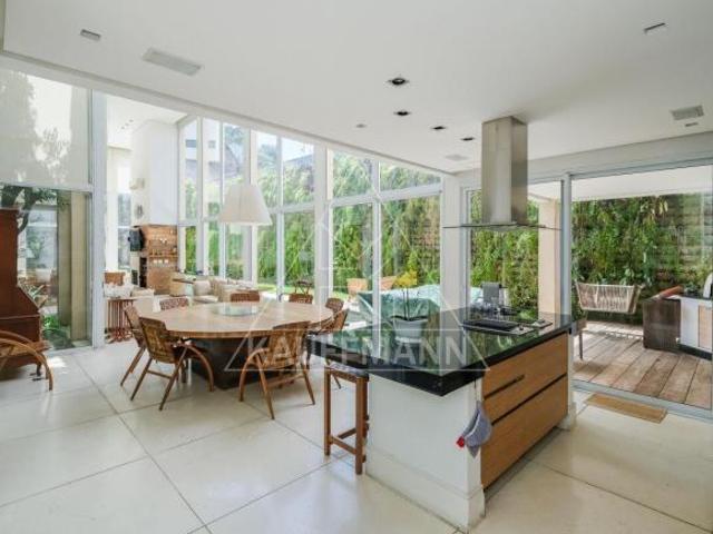 Casa de Venda na Vila Madalena 3 Suítes, 2 Vagas A.U 480m²