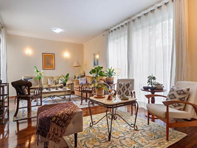 Casa de vila, 3 dormitórios, sendo 2 suítes,3 vagas, ótimo quintal,segurança e tranquilidade