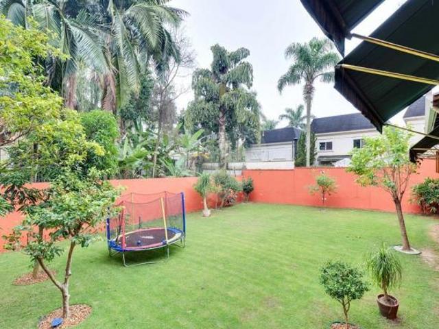Casa de Vila 4 suítes 3 vagas 846m²a.t. a venda na Chácara Monte Alegre São Paulo