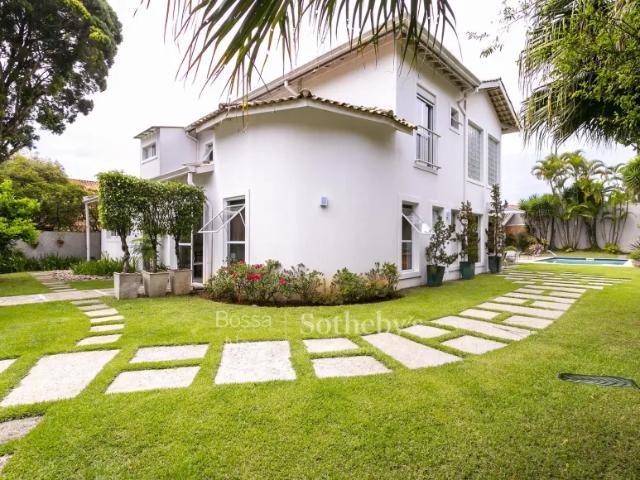 Casa de vila com piscina