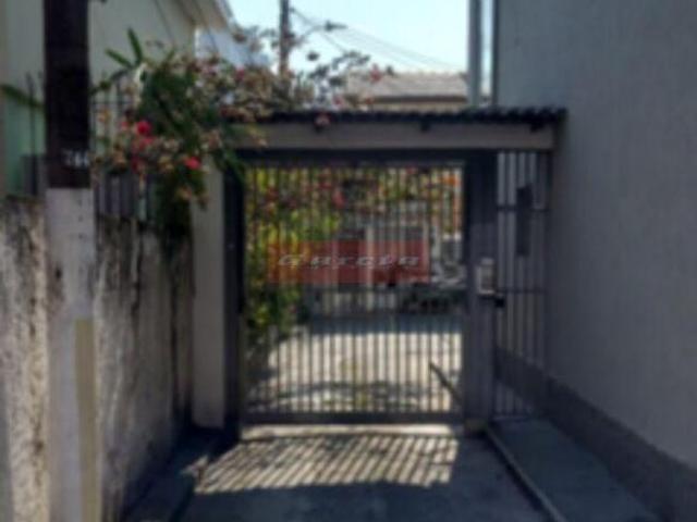 Casa de vila com 2 dorm, entrada lateral, sala, 2 vagas, coz, quintal. Oportunidade