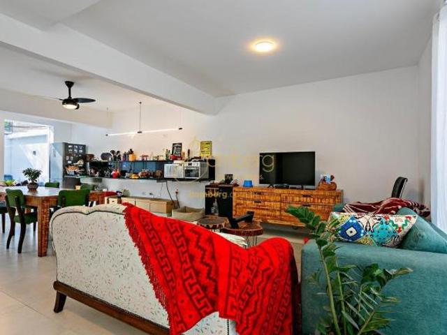 Casa de Vila, com 2 suítes, 1 vaga, reformada