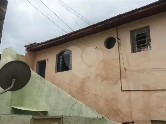 Casa de vila com 2 quartos à venda em Chora Menino SP