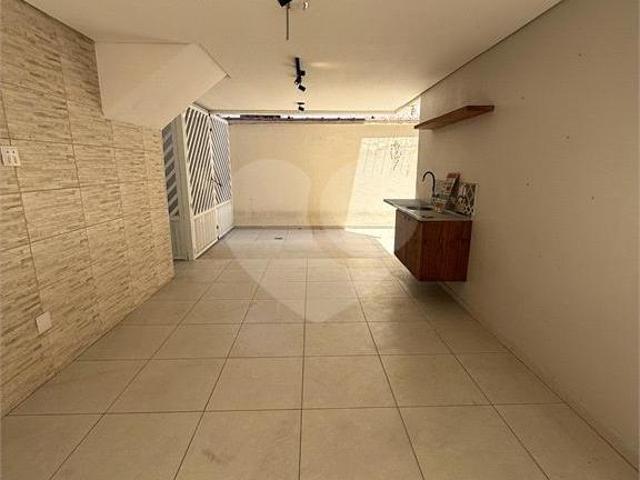 Casa de vila com 2 quartos à venda em Vila mathias SP