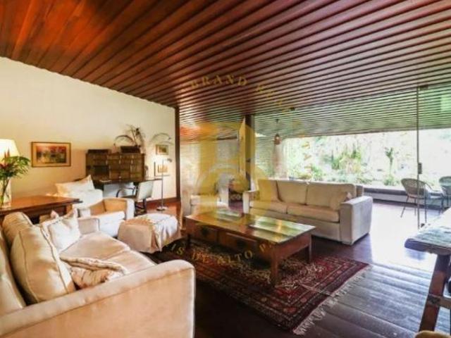 Casa de vila com 360 m², 4 quartos sendo 4 suítes à venda no bairro Morumbi