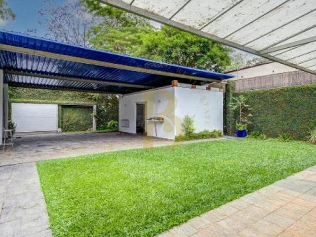 Casa de vila com 370 m², 3 quartos sendo 1 suíte à venda no bairro Granja Julieta