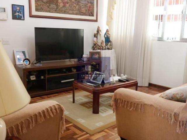 Casa de Vila com 3 dormitórios na Vila Mascote, 5 vagas, próximo ao comércdio!
