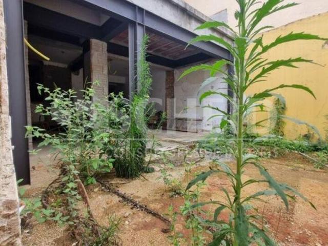 Casa de Vila com 3 dormitórios próximo ao metrô !