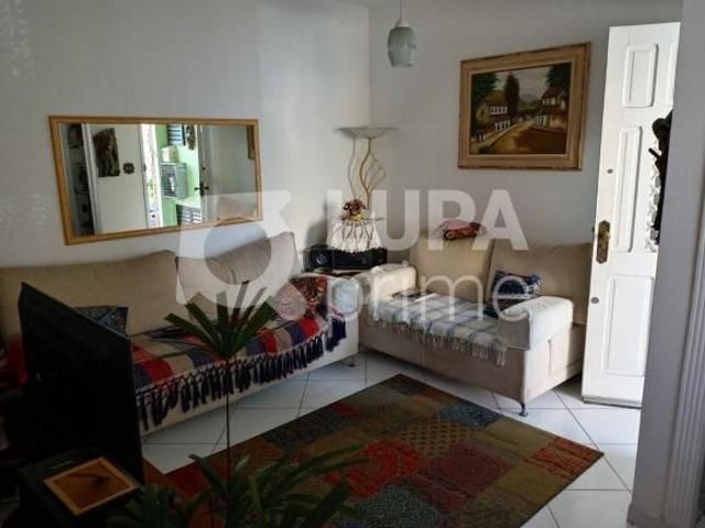 Casa de Vila com 4 dormitórios em Santana!