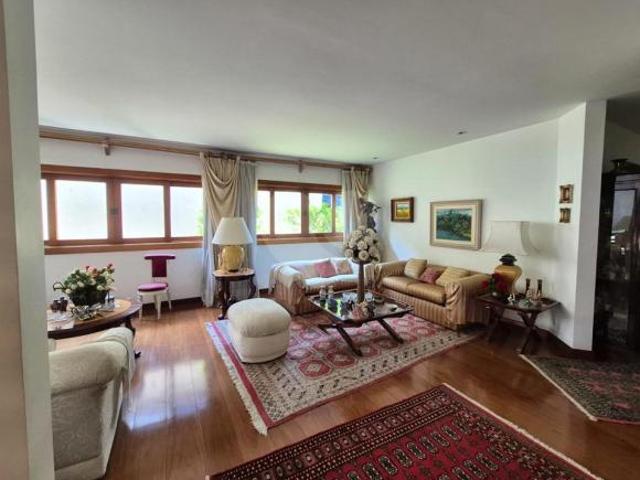 Casa de vila com 4 quartos à venda em Jardim Leonor SP