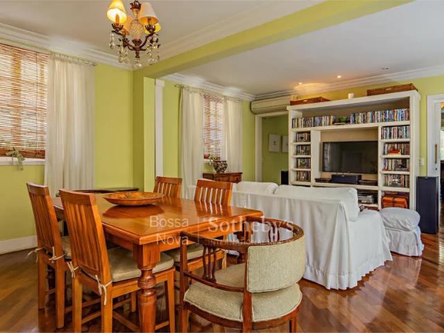 Casa de vila charmosa com reforma impecável e decoração clean