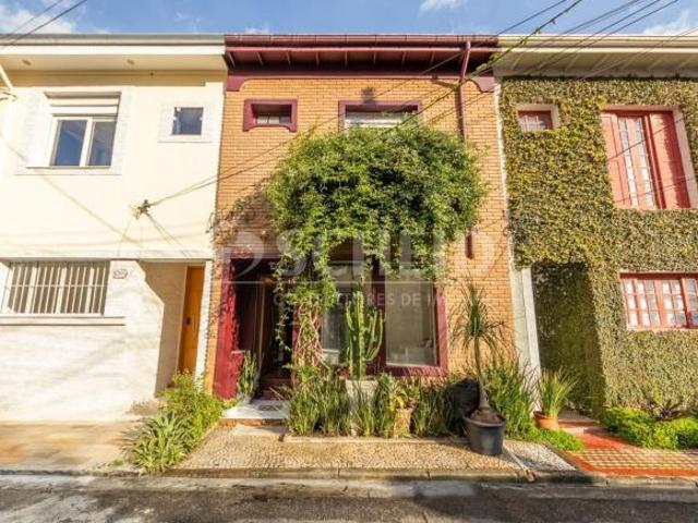 Casa de vila à venda com 03 dormitórios e 01 vaga na Vila Mariana