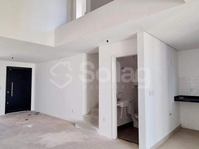 Casa de vila à venda com três suítes, quintal e lazer no Condomínio Vila Di Mônaco em Valinhos