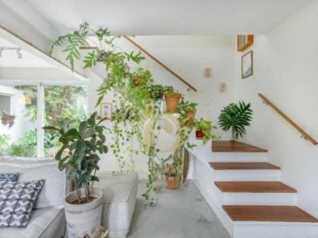 Casa de vila á venda de 150m², com 3 suítes e 03 vagas na Vila Olímpia