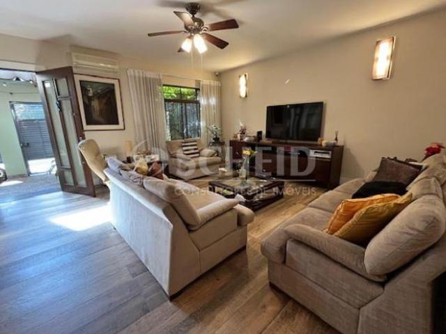 Casa de Vila à Venda na Granja Julieta com 250m², 5 dormitórios 2 suítes e 4 vagas
