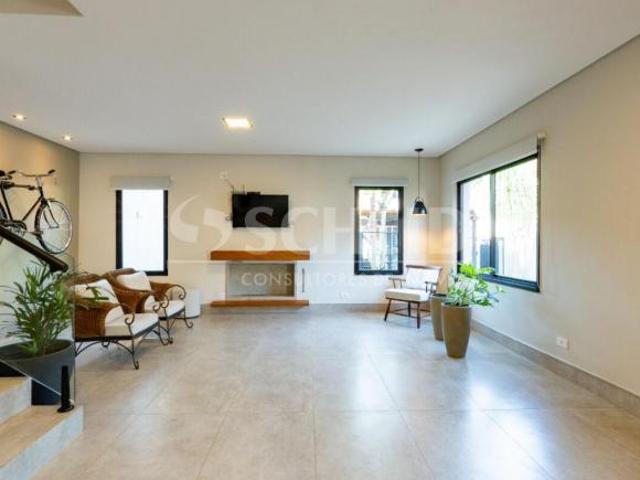 Casa de Vila á Venda no Brooklin com 188m², 3 quartos sendo 3 suítes, 2 vagas