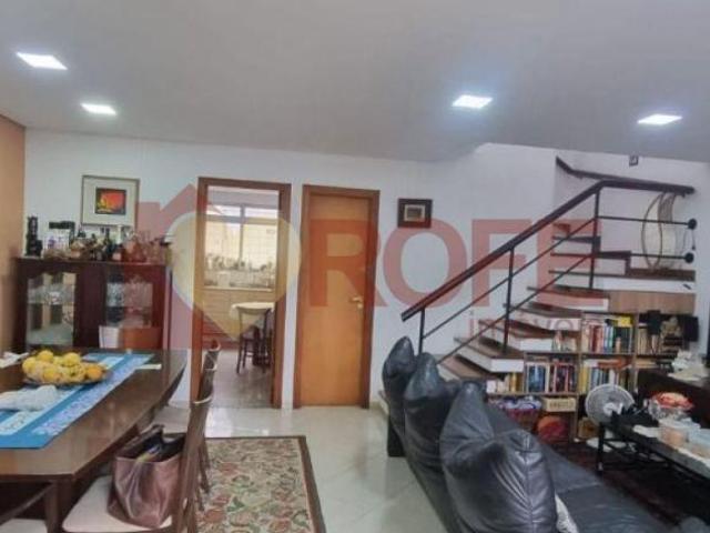 CASA DE VILA A VENDA, NO CAMPO BELO, 250 M ÚTEIS, RUA SUPER TRANQUILA!