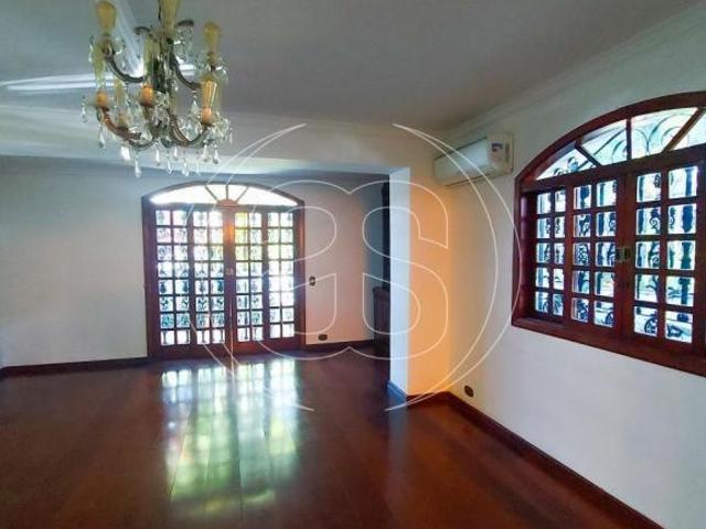 Casa de Vila à venda no Jardim Paulista com 240m², 3 suítes e 3 vagas de garagem