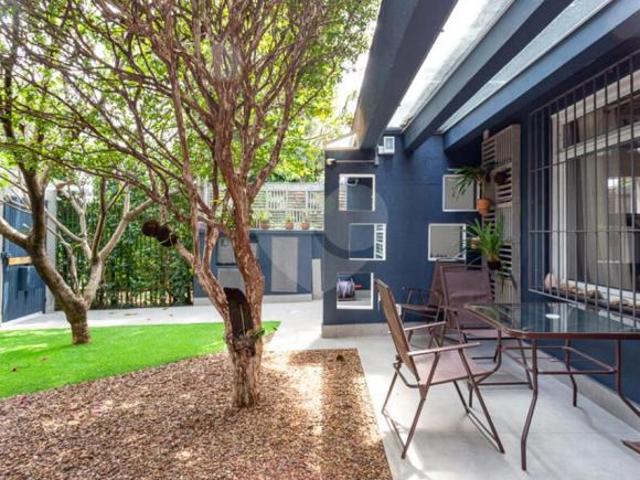 Casa de vila ampla em Vila Madalena com 4dorm/ 2 suítes/ 2 vagas