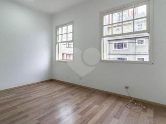Casa de vila aberta à venda com 85m²