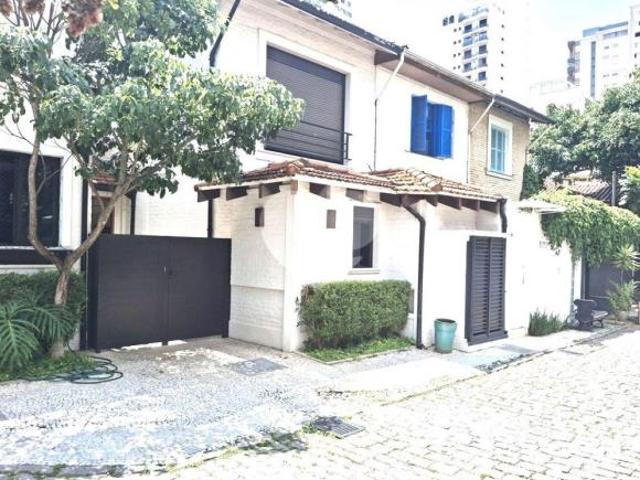 Casa de Vila em Pinheiros com Portão eletrônico