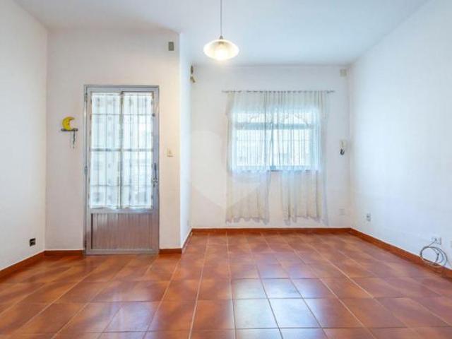 Casa de Vila em rua fechada com portão na Vila Romana