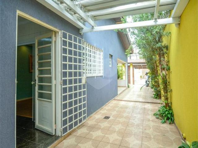 Casa de vila em Vila Madalena rua fechada com portão