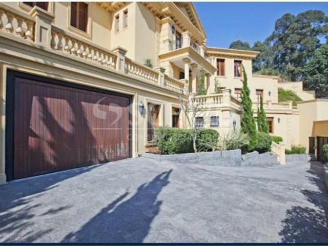 Casa de Vila Exclusiva no Morumbi com 870m² de sofisticação e segurança total