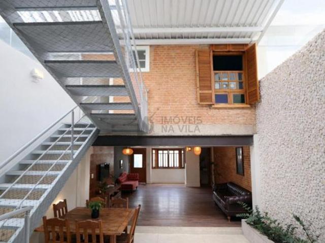 Casa de Vila Fechada à Venda na Vila Mariana | 132 m² | 3 Suítes | 4 Banheiros | Lavabo | 1 Vaga