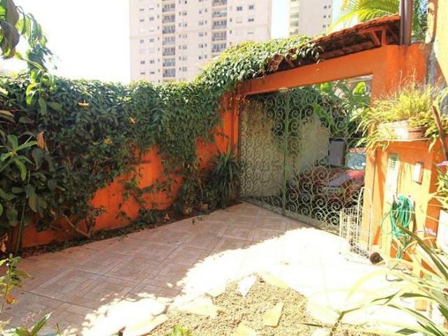 Casa de vila fechada na Vila Clementino