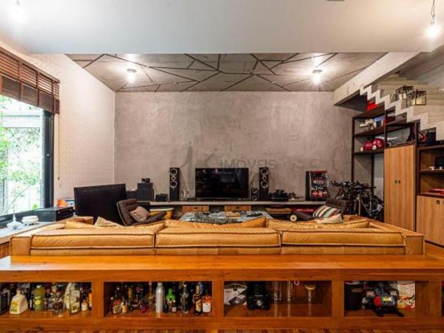 Casa de Vila impecável com 3 suítes na melhor localização da Vila Mariana