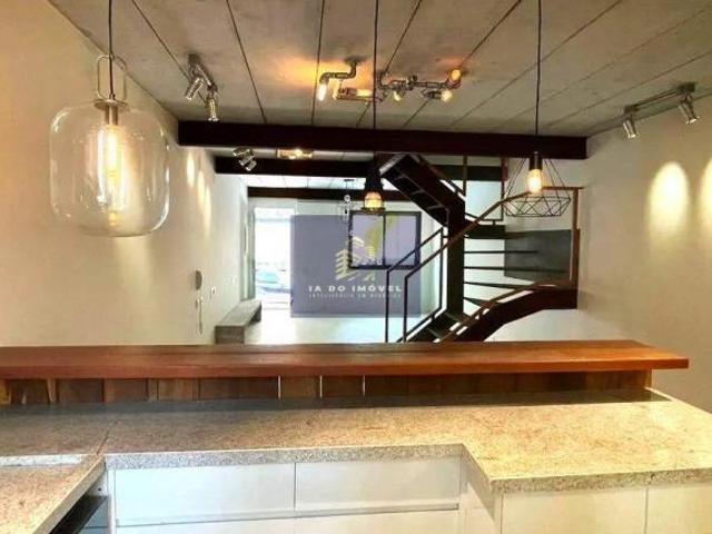 Casa de Vila, Moderna, Em Excelente Localização
