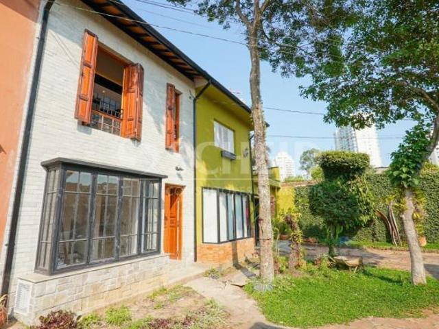 Casa de Vila no Alto da Boa Vista, em meio ao verde da Hípica Santo Amaro, com 250 m² área total