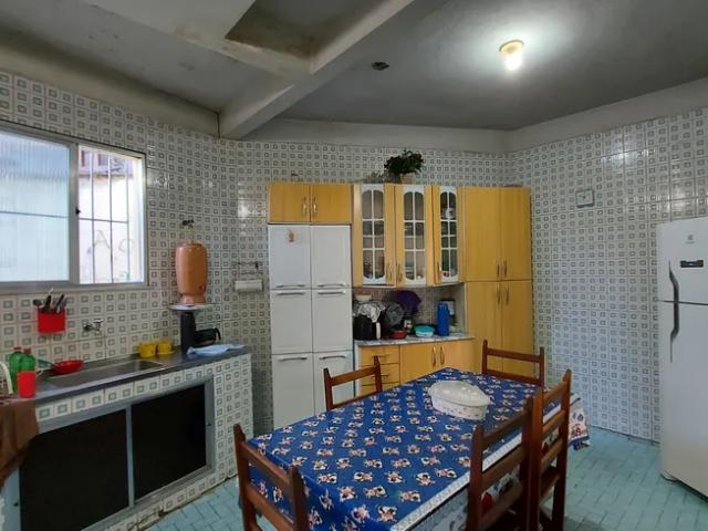Casa de vila para venda tem 150 metros quadrados com 5 quartos em Campo Grande Rio de Janeiro RJ