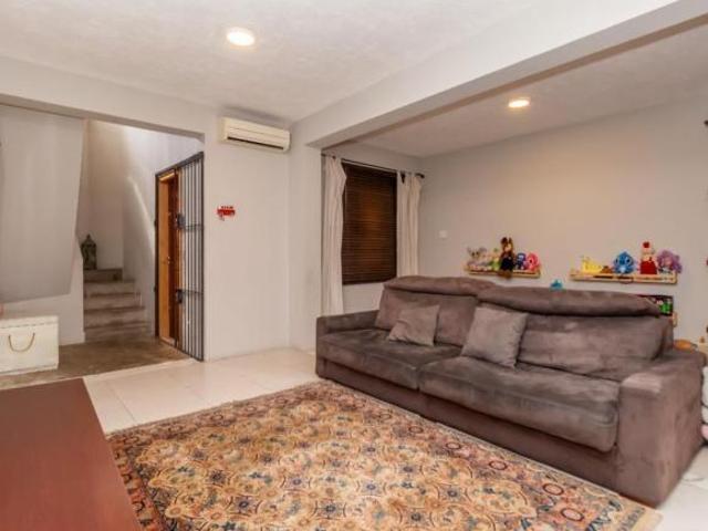 Casa de vila para venda com 3 quartos, sendo 1 suíte, 224m²