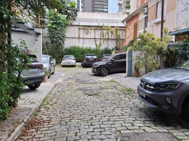 Casa de vila para venda com 3 quartos, sendo 2 suítes, 207m²