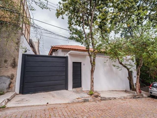 Casa de vila para venda com 3 quartos, sendo 2 suítes, 360m²