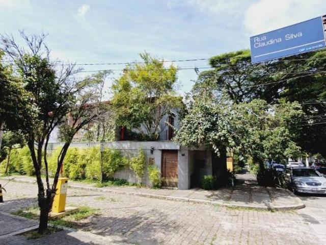 Casa de vila para venda com 3 quartos, sendo 3 suítes, 216m²