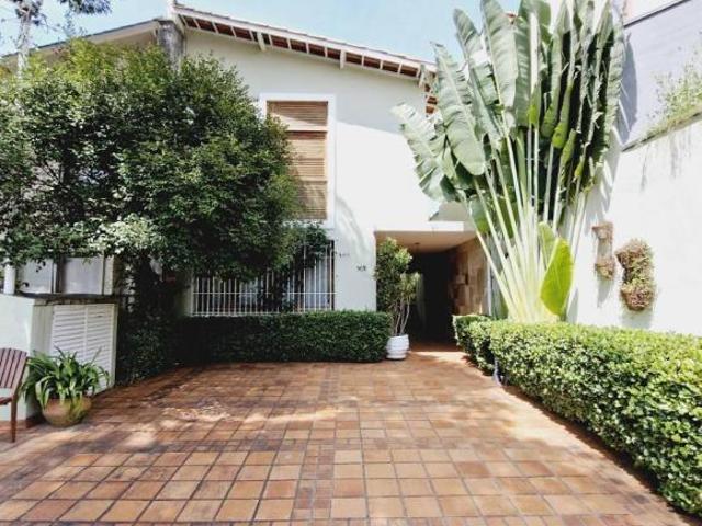 Casa de vila para venda com 3 quartos, sendo 3 suítes, 216m²