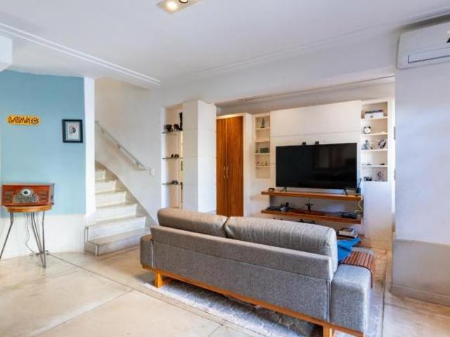 Casa de vila para venda com 2 quartos, sendo 2 suítes, 100m²