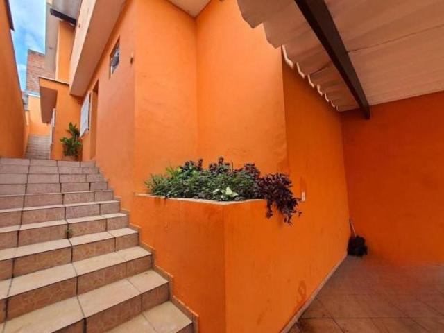Casa de vila para venda com 4 quartos, sendo 1 suíte, 140m²